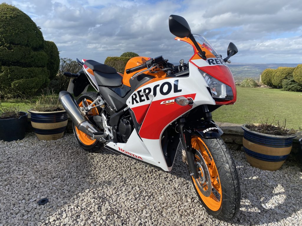 17- 17 HONDA CBR300RA - ABS REPSOL STUNNING A2 LICENCE COMPLIANT ...